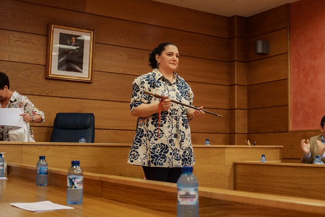 La popular Ana María López investida alcaldesa de Cariño - Galicia ...